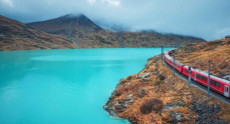 12 Best Fall Foliage Train Rides